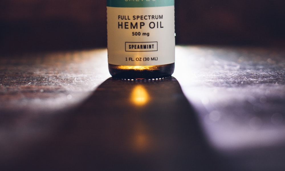 What Is The Difference Between Broad Spectrum Vs. Full Spectrum CBD Oil ...